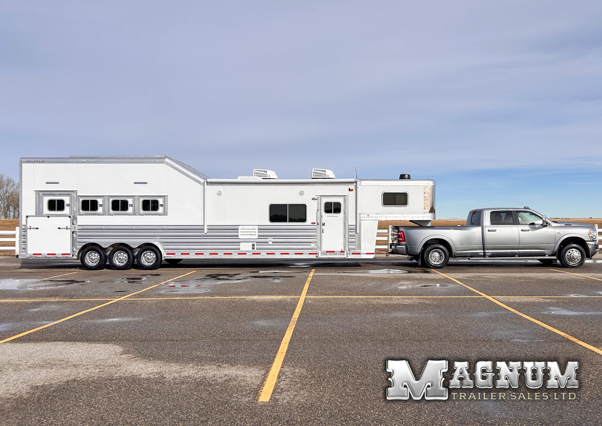 Platinum Coach 4 Horse Side Load Gooseneck Trailer w/ 16'8" Living Qua ...